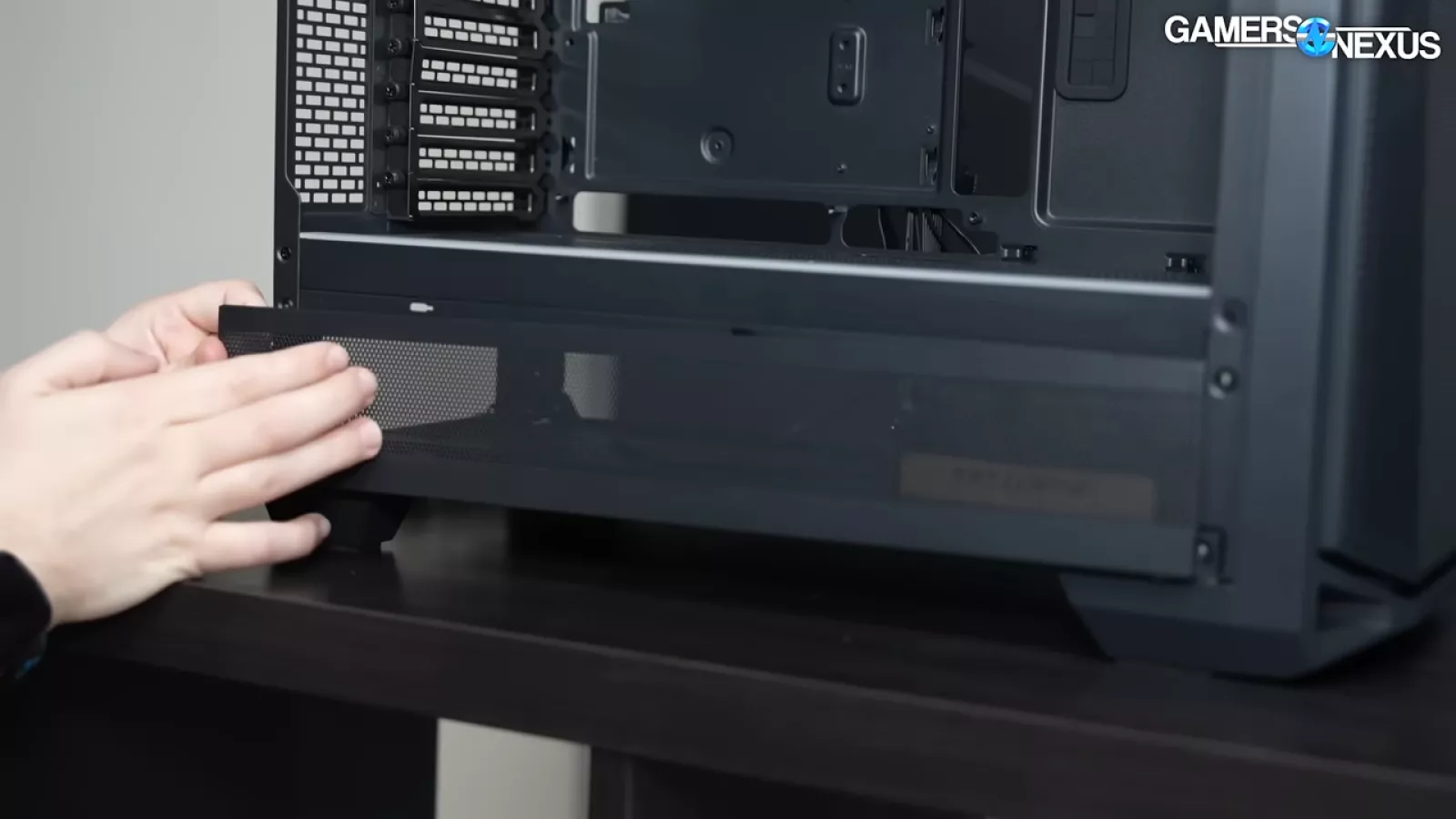 Phanteks' Liquid Freezer III Competitor, Patent-Avoiding Fans, & P400A ...