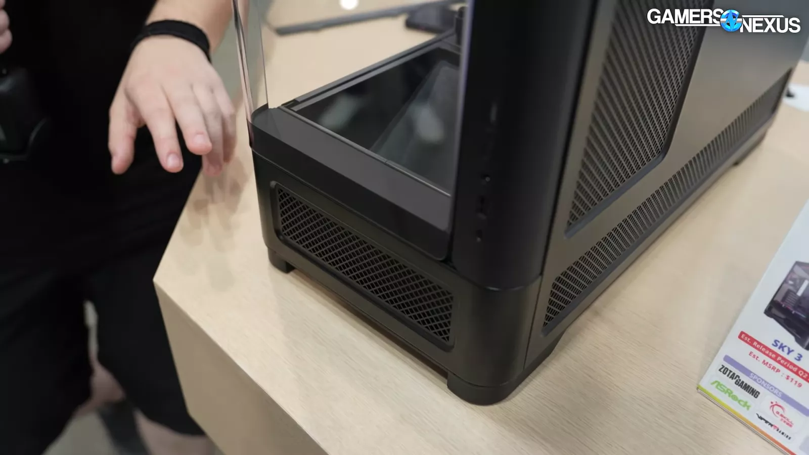 New Montech King 65 Pro, King 95 Mega, Sky 3 PC Cases | Computex 2024 ...