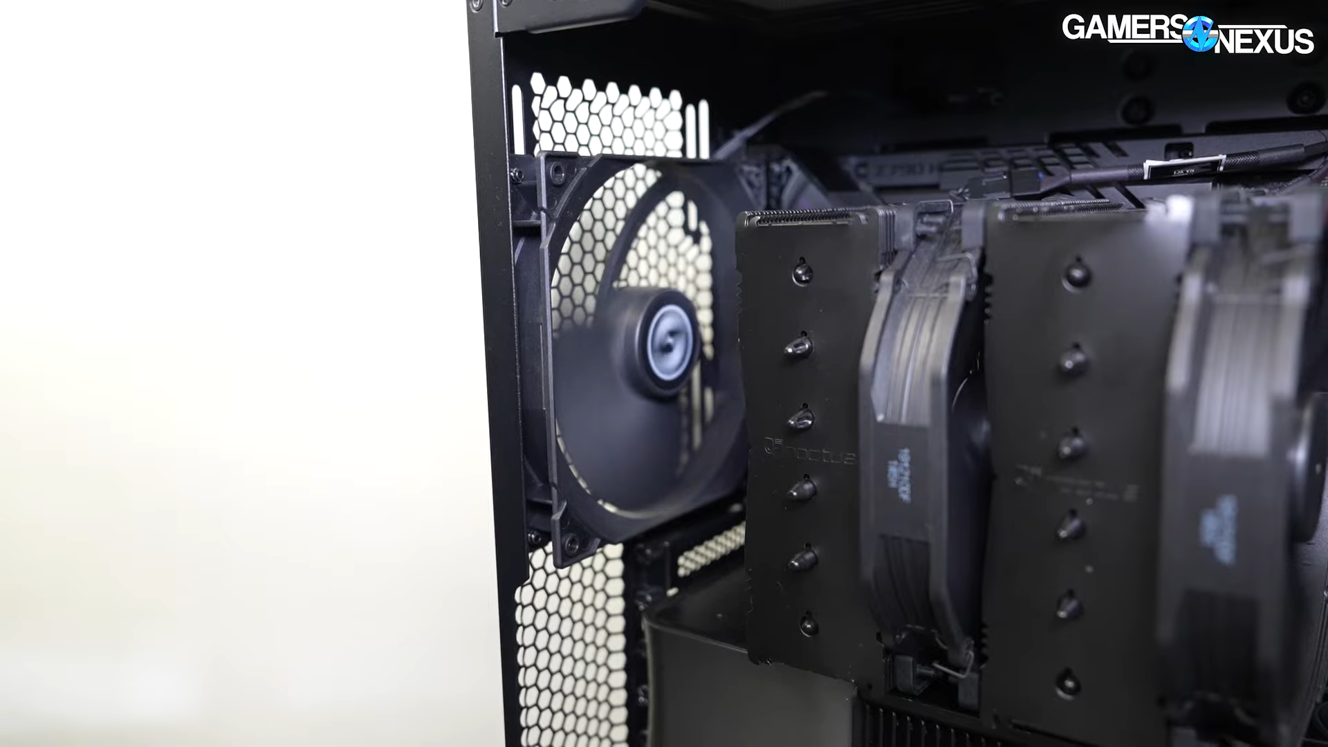 Lian Li's Brilliant Airflow Design: Lancool 207 Budget Case, 217 Wood ...