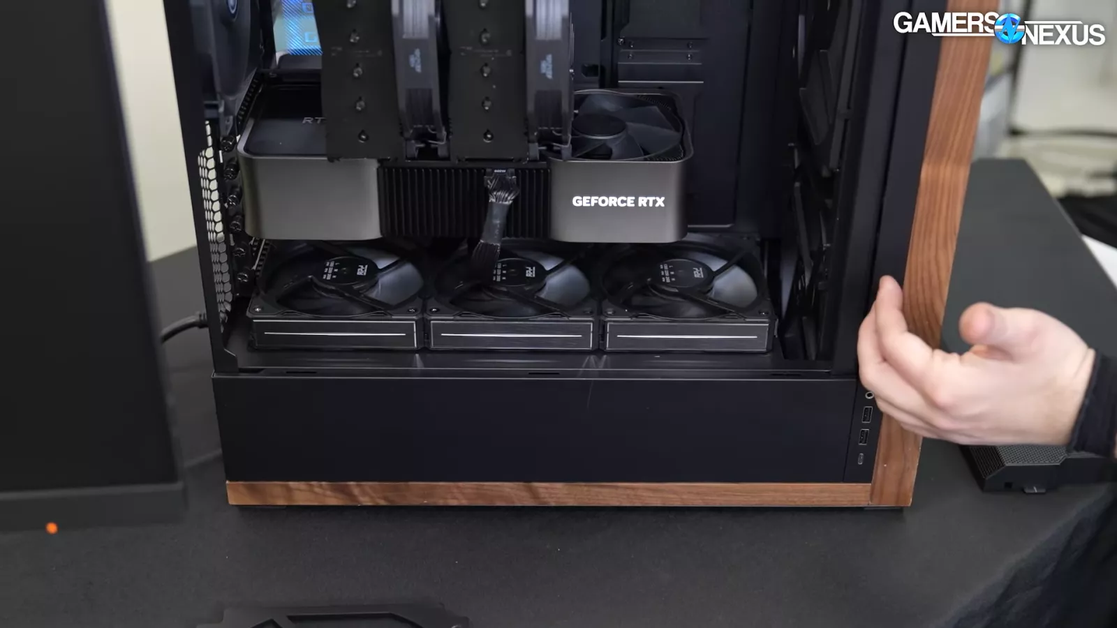 Lian Li's Brilliant Airflow Design: Lancool 207 Budget Case, 217 Wood ...