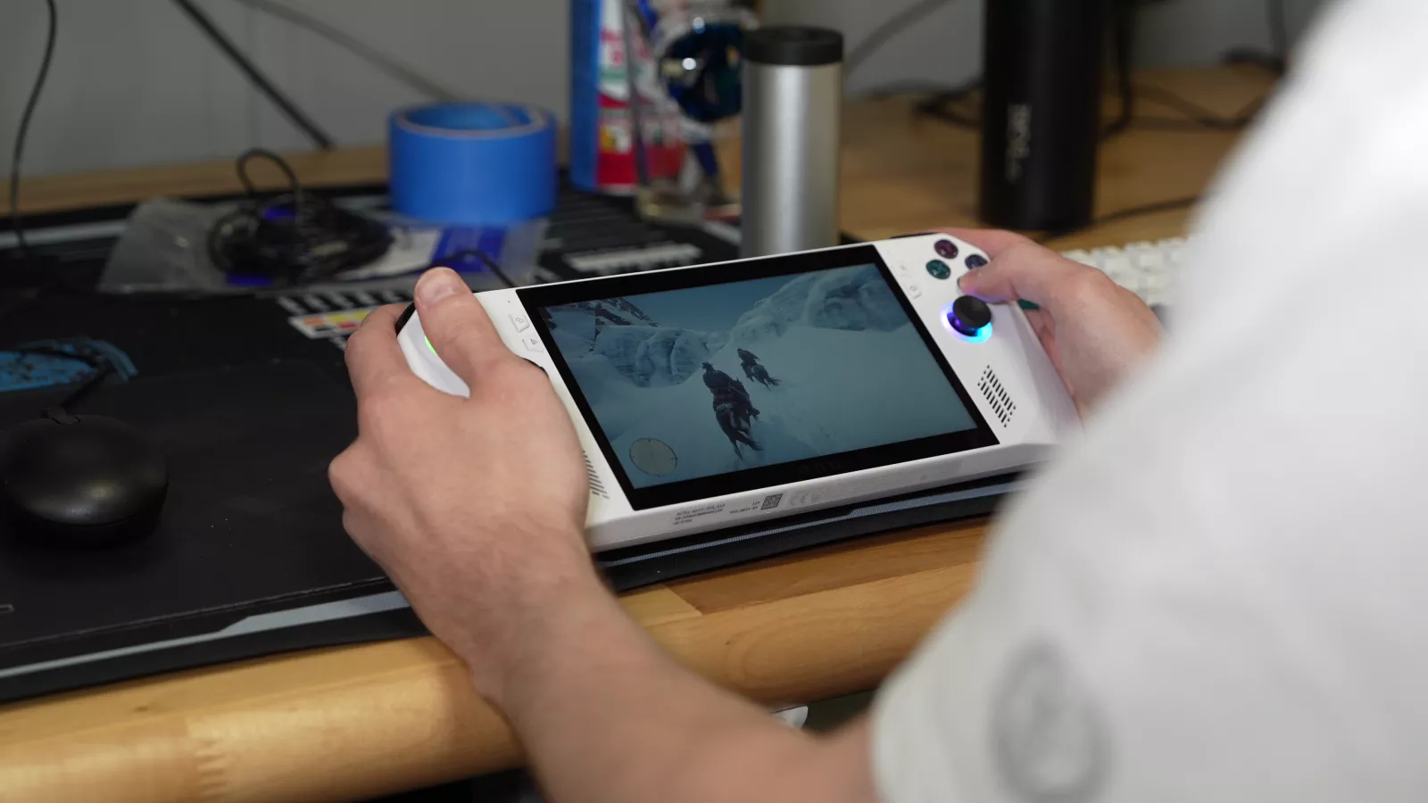 ASUS' Weird ROG Ally Non-Extreme: Z1 Benchmarks vs. Z1 Extreme Ally ...