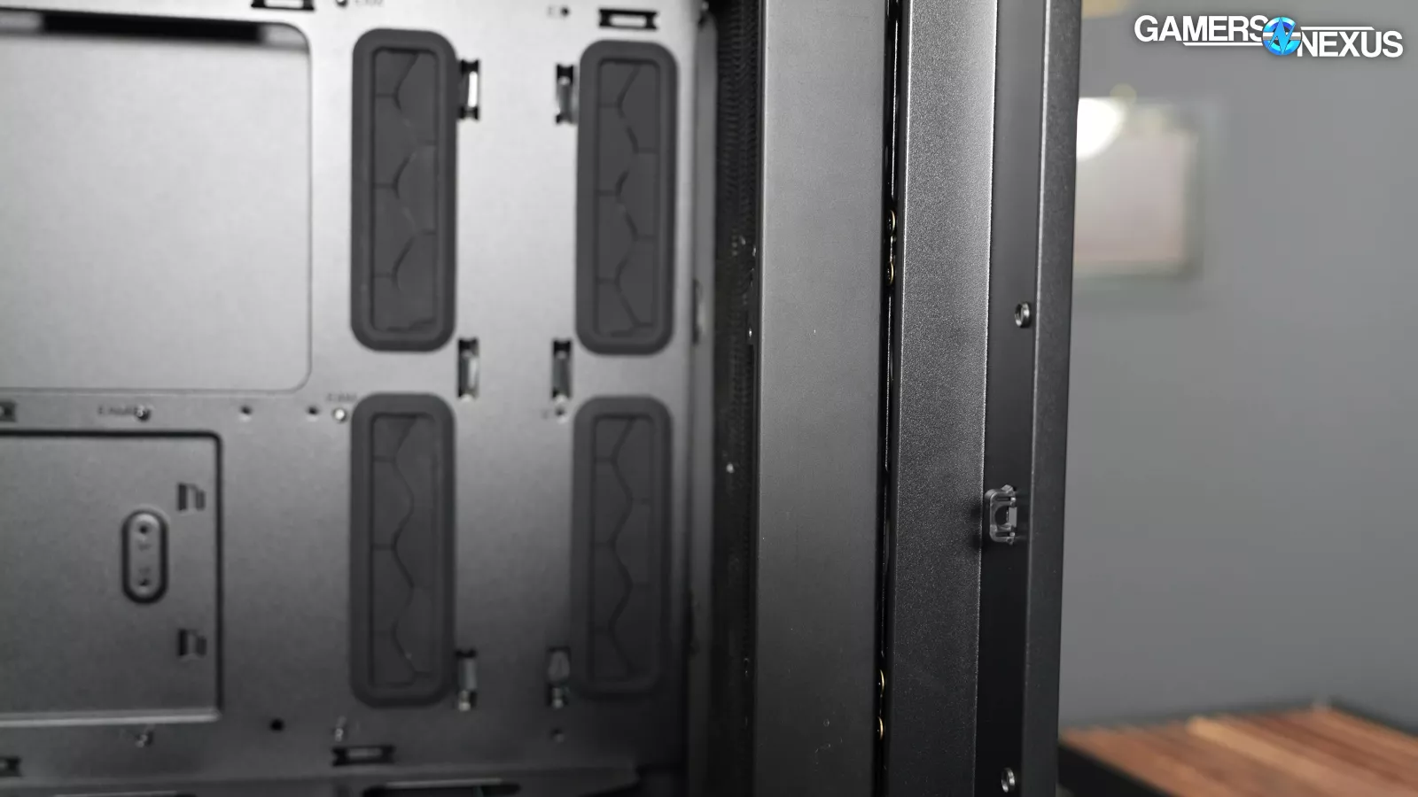 Fractal North XL Case Review & Benchmarks: Wood Panels & Mesh | GamersNexus