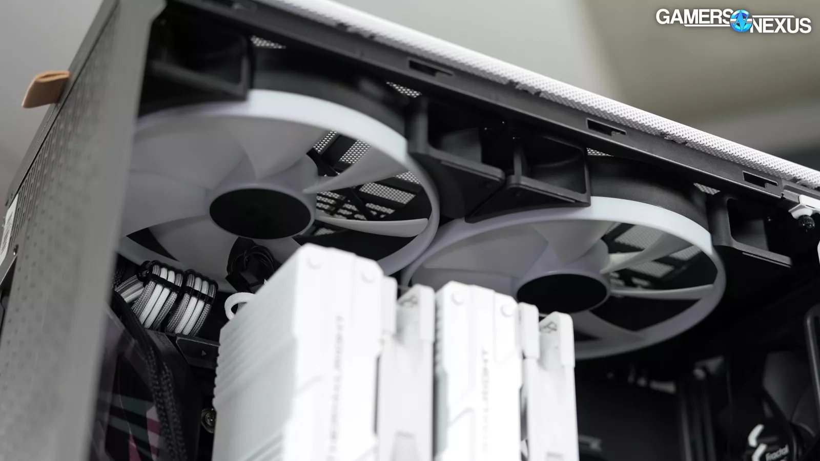 Fractal North XL Case Review & Benchmarks: Wood Panels & Mesh | GamersNexus