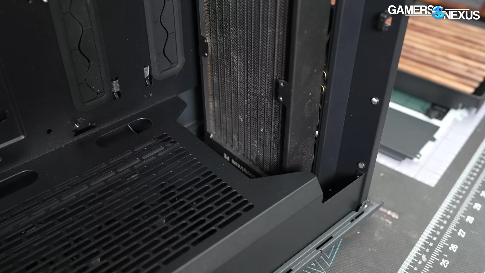 Fractal North XL Case Review & Benchmarks: Wood Panels & Mesh | GamersNexus