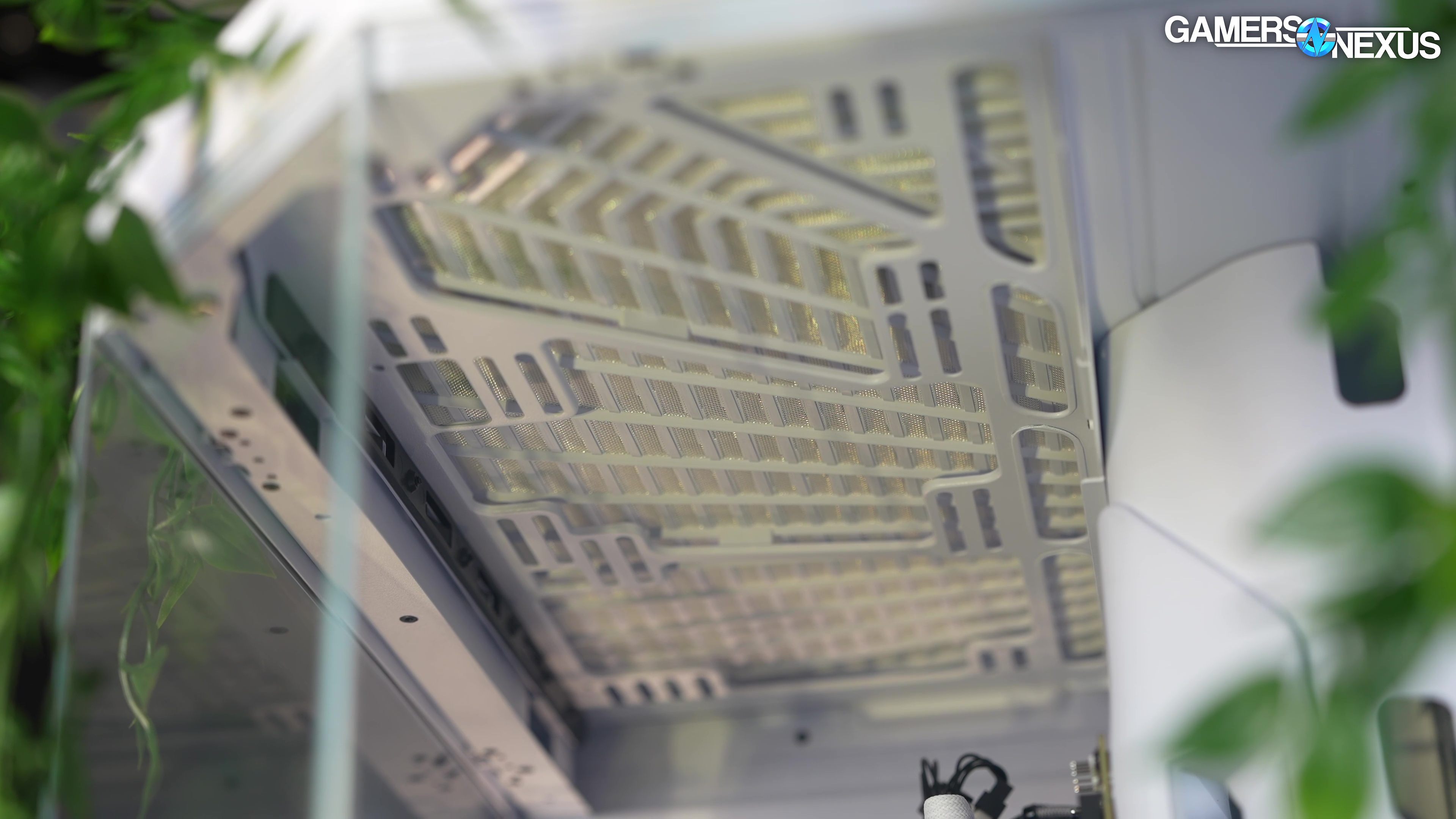 Hyte Y70 Case Review: Thermal Benchmarks, Cable Management, & Build ...