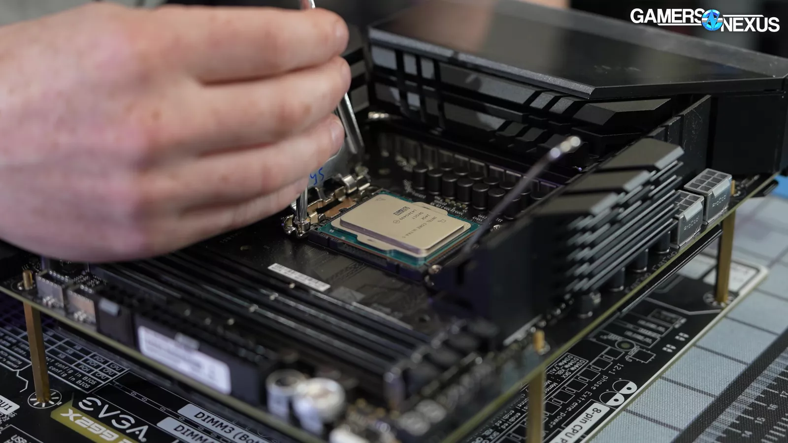 Intel Unbends Its CPUs: 285K RL-ILM vs. Standard ILM Laser, Pressure ...