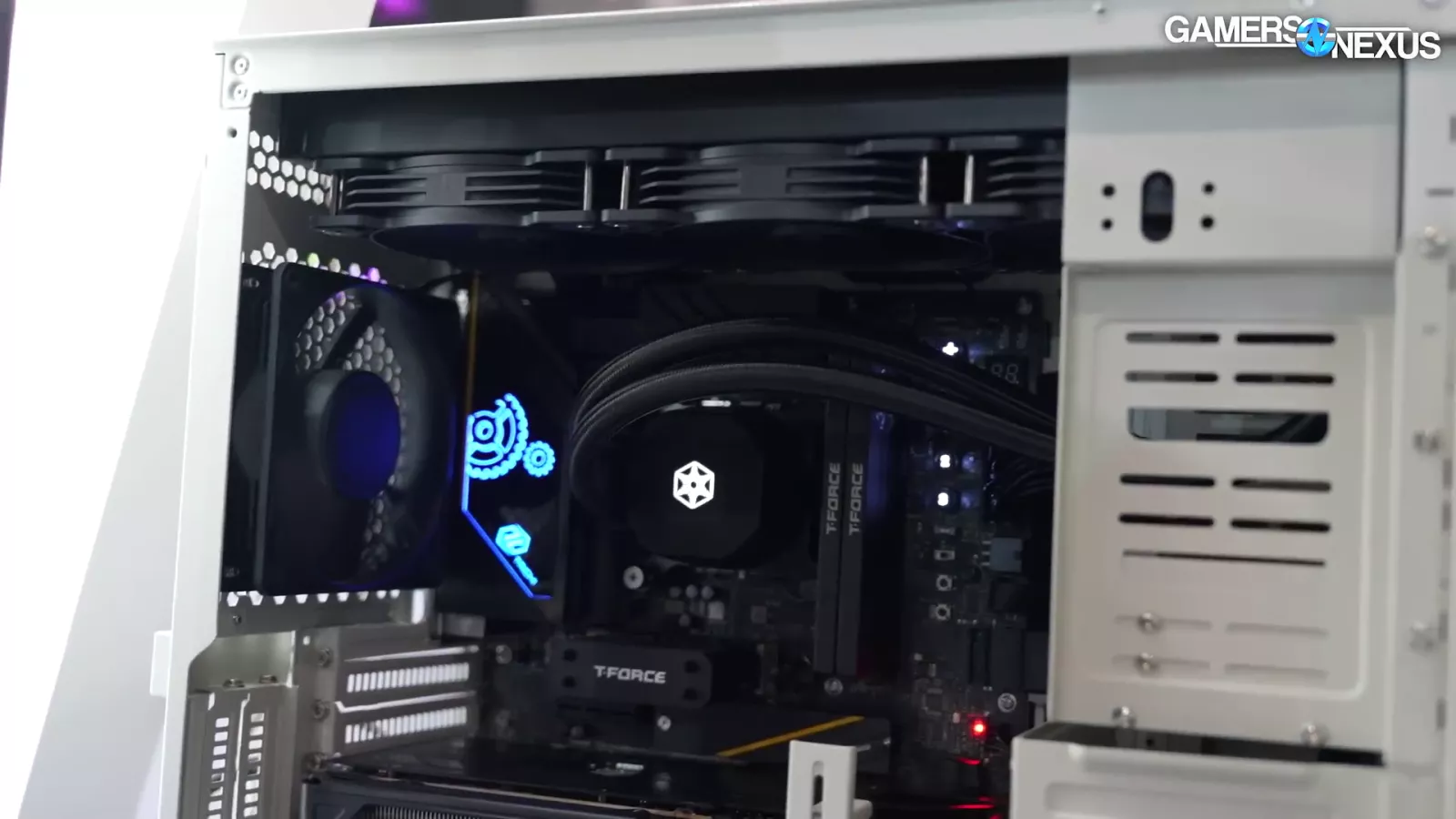 Unironically the Best Case: Retro Silverstone FLP02 with Turbo Button | GamersNexus